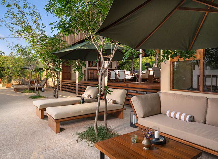 Book Luxurious Superior Rooms | Villu | Taru Villas